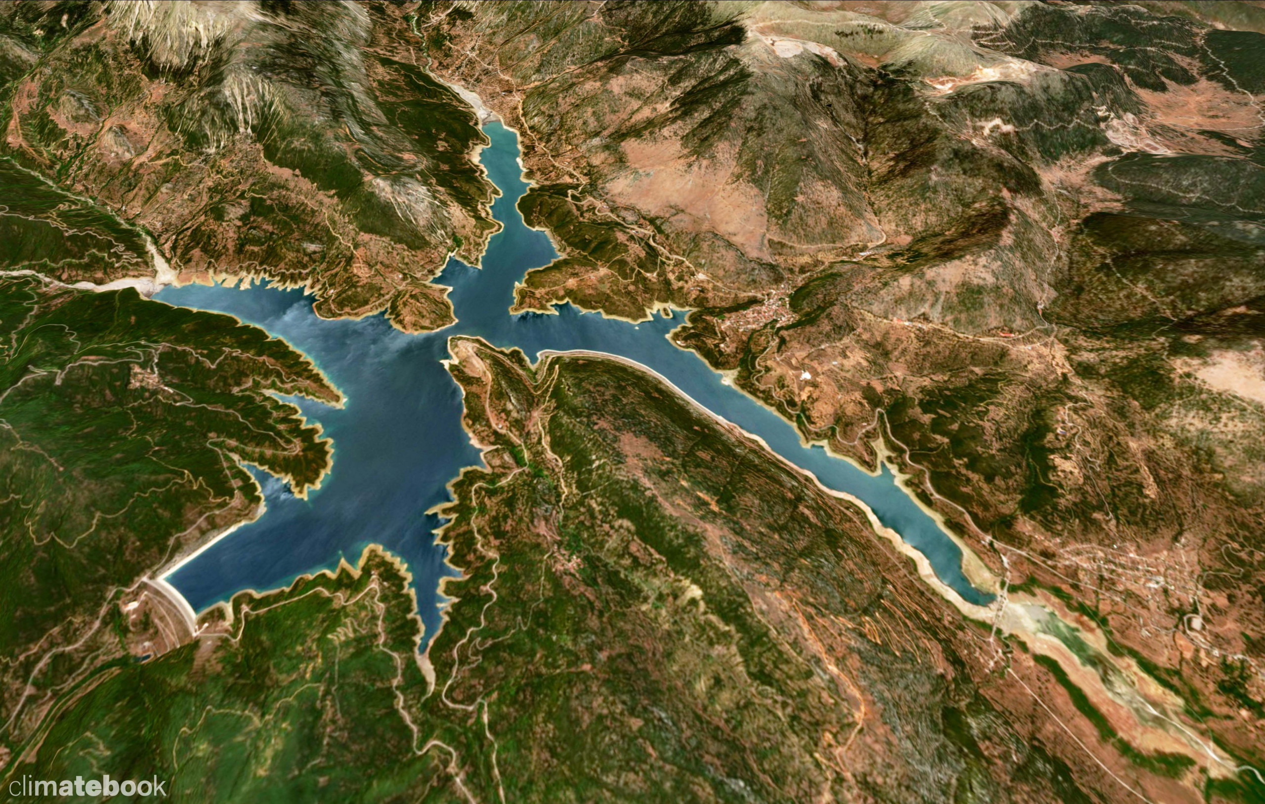Σε χαμηλά επίπεδα η στάθμη της τεχνητής λίμνης του Μόρνου - climatebook